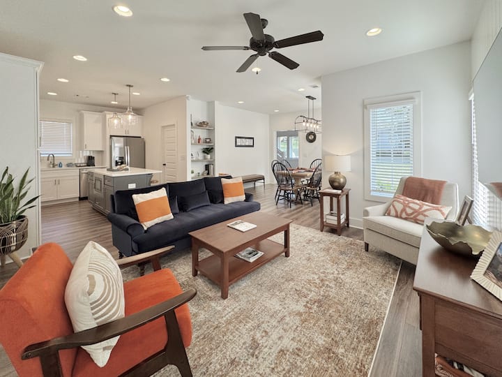 Aubie's Luxury Hideaway - Auburn, AL