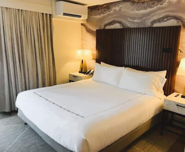 Sitzmark Vail Accessible Mountain View King - Vail, CO