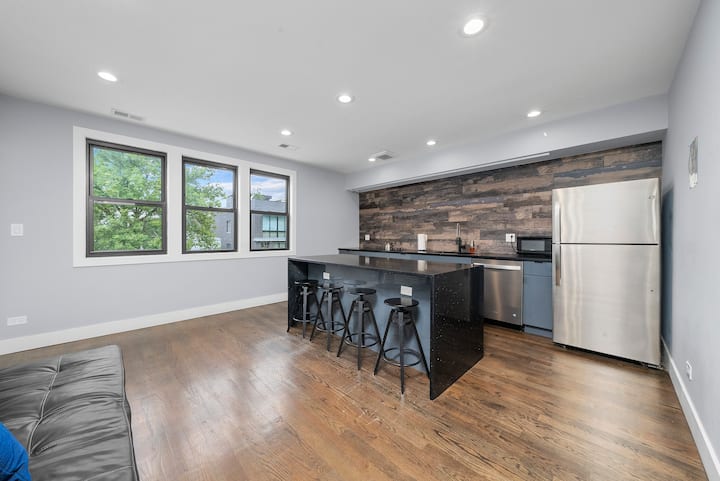 Windy City Retreat - Private Room - Chicago, IL