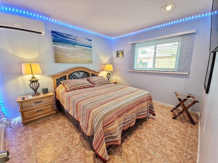 Prime Location, Very Private, Nice & Spacious - Cypress Lake, FL