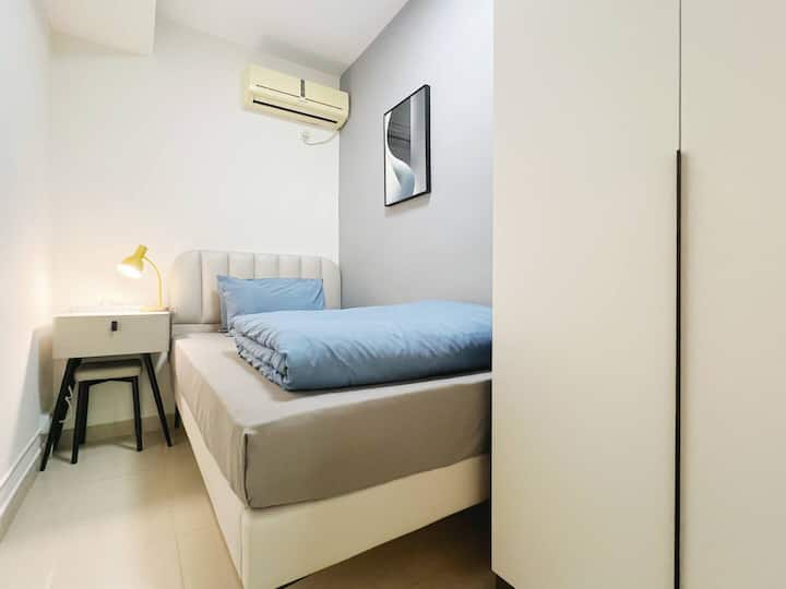 Co-living Simple Single Room @53 Paterson Cwb - Hong Kong
