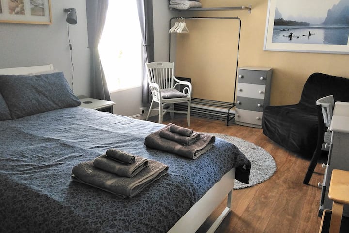 Private Bathroom, Breakfast Included, Near M4 - Port Talbot