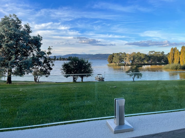 Horizons 424 On Lake Jindabyne - Jindabyne