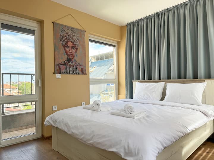 Artistic Apartment For 4 Guests - Burgaz