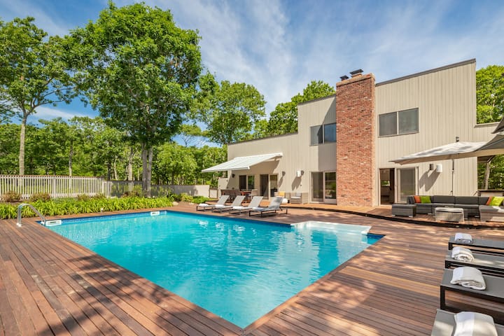 Modern 3 Acre Oasis - East Hampton