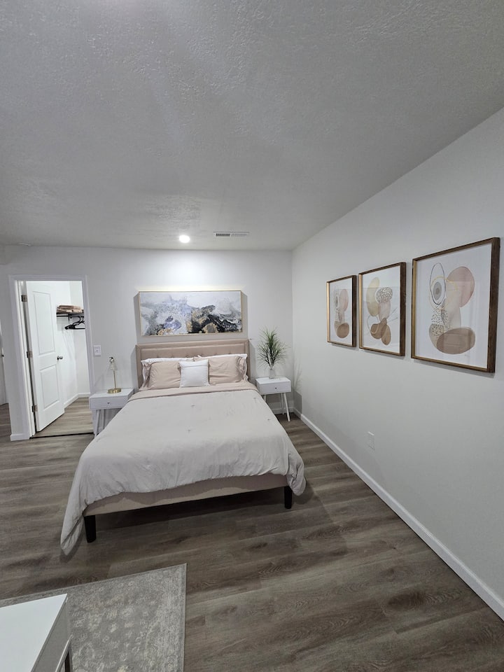 Modern Studio Retreat - Auburn Hills, MI