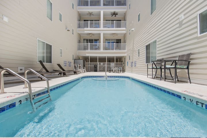 Pool, Elevator, Direct Beach Access- King Bed - North Myrtle Beach, SC