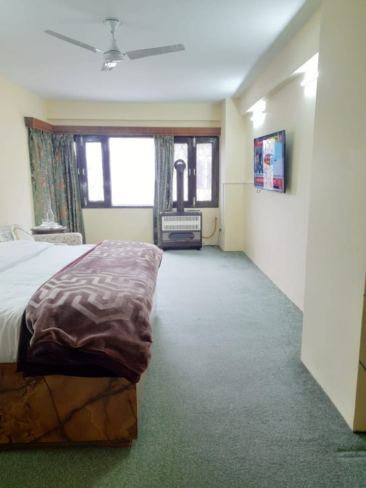 Empress Room | Riverside B&b - Srinagar