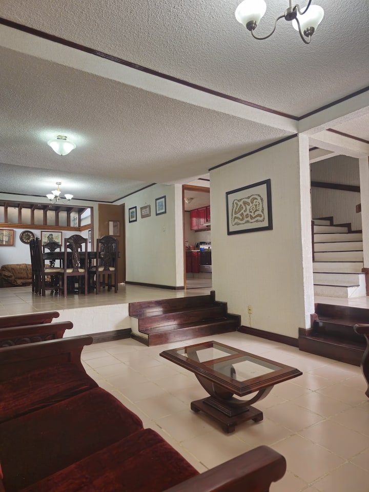 Casa En Zona Residencial - Oaxaca de Juárez