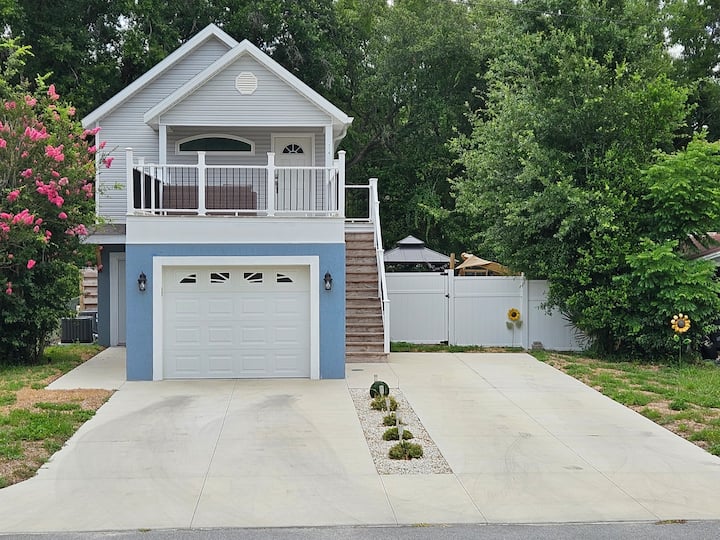 Balcony Oasis Home - The Villages, FL