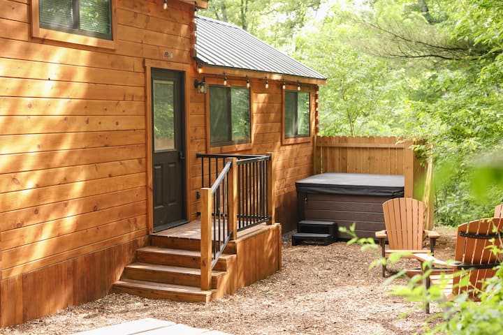 Private Tiny Home | 2 Bedroom With Hot Tub - Bald Eagle State Park, Howard