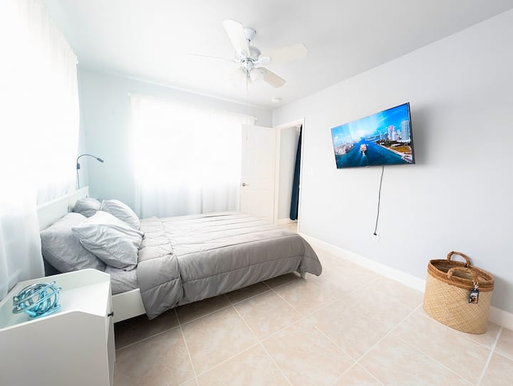 Cozy Hollywood Pool View 1br/ 4guest! - Hollywood, FL