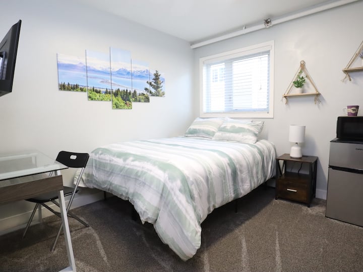 Private Room In Hostel W/ Parking/gym/laundry 202 - Anchorage, AK