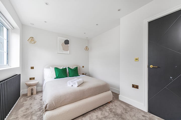 Chic And Classy 2br Penthouse W/ Parking, 6 Guests - Cricklewood - London