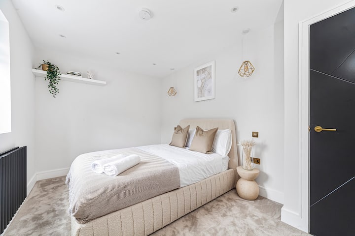 2-bed Penthouse, Monthly Wembley - Edgware