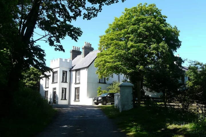 Bed In 4-bed Female Dorm -The Valley House Hostel - Achill Island