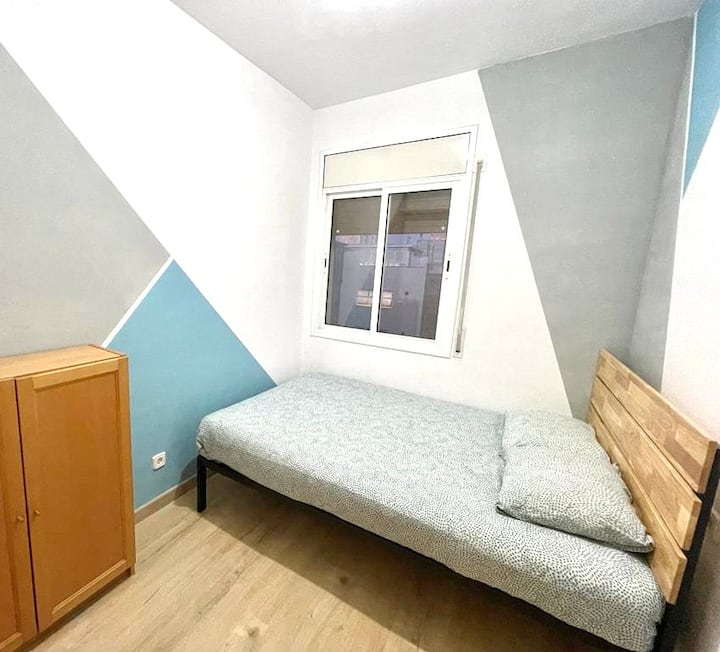 Habitación Cerca De La Playa Metro Y Tren/ac - Badalona