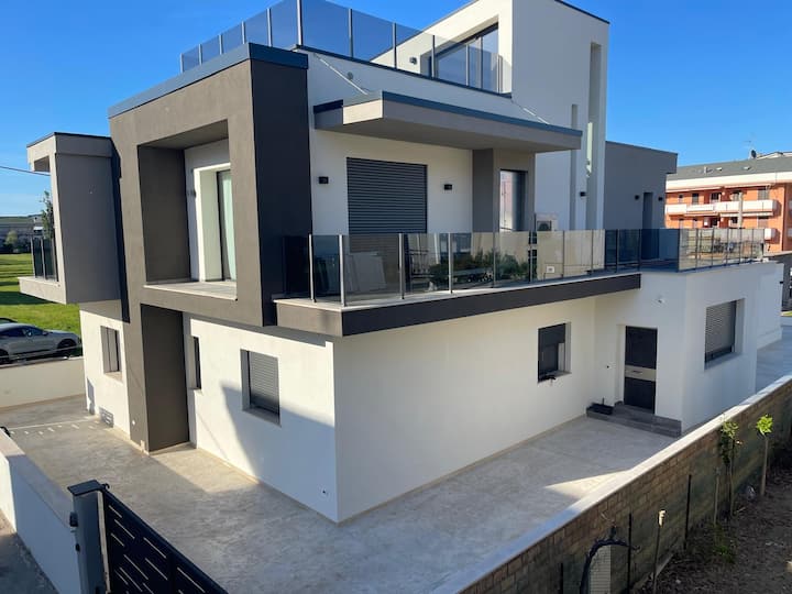 Appartamenti  Palm 10 (Villa Fiore) - Alba Adriatica