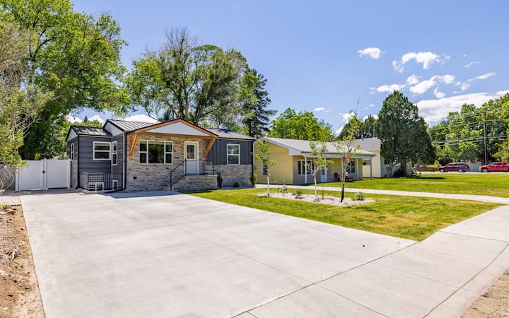 Brand New Home In The Heart Of Cody! Sleeps 8. - Cody, WY