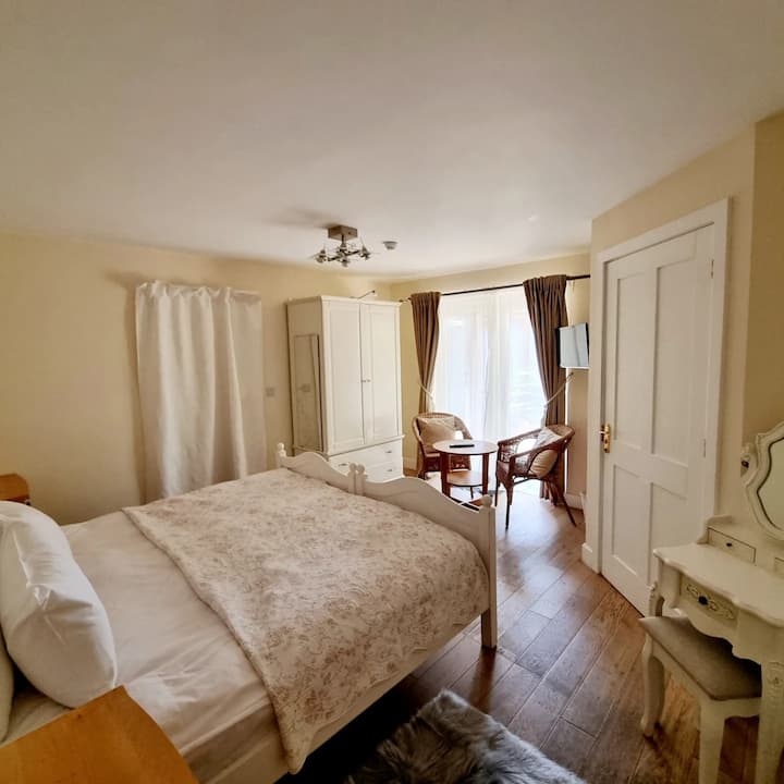 Oak Tree Rooms (1) - Beaulieu