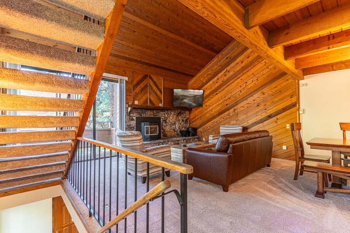 Snowflower 3br/3bath, 5 Mins To Ski Area, Hot Tub - Mammoth Lakes, CA