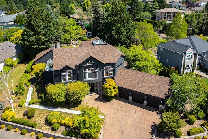 Stunning Former Street Of Dream - Tigard, OR