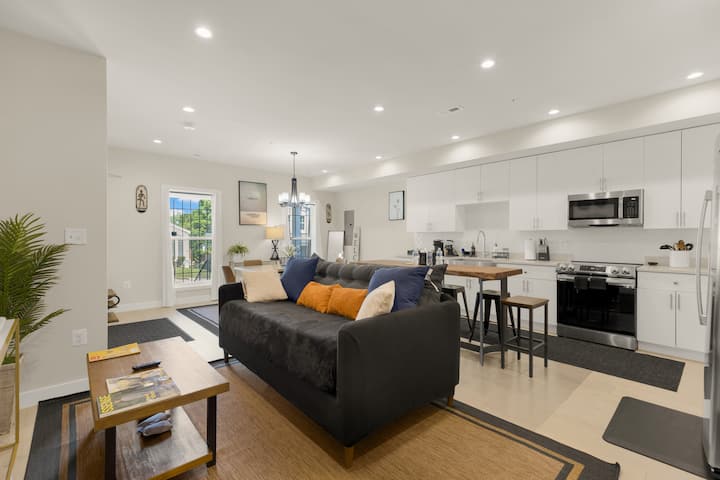 Modern Spacious Oasis: 2 King Beds-parking-deck - Washington DC