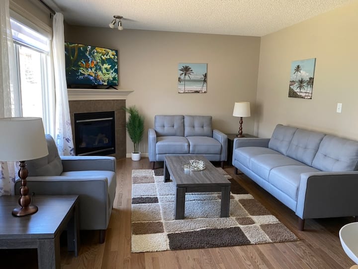 Entire Home In Edmonton South - Edmonton