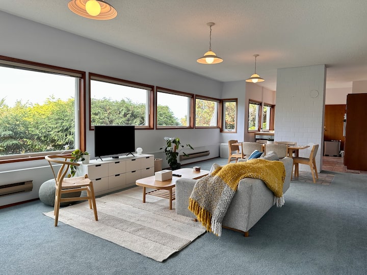 Ocean View Garden Suite - 2 Bedroom - Nanaimo