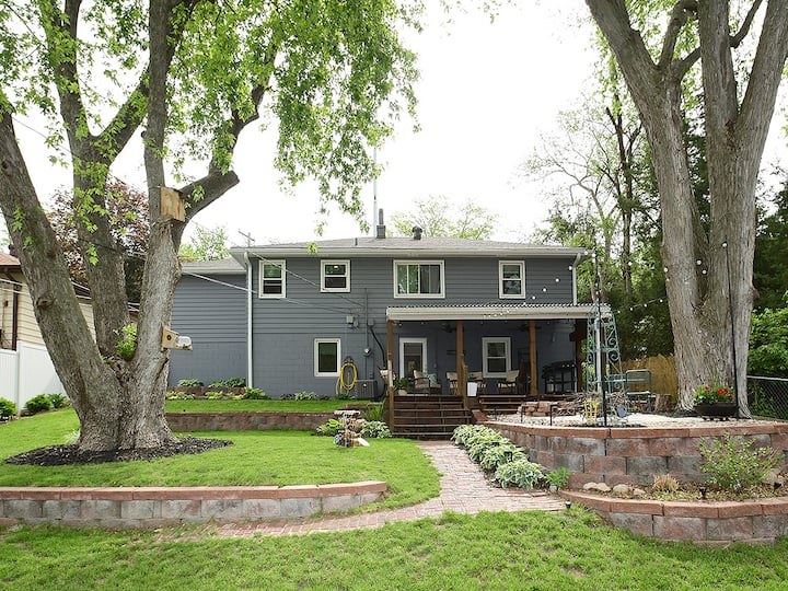The Cornflower
10 Minutes From Downtown/nicegrill - Council Bluffs, IA