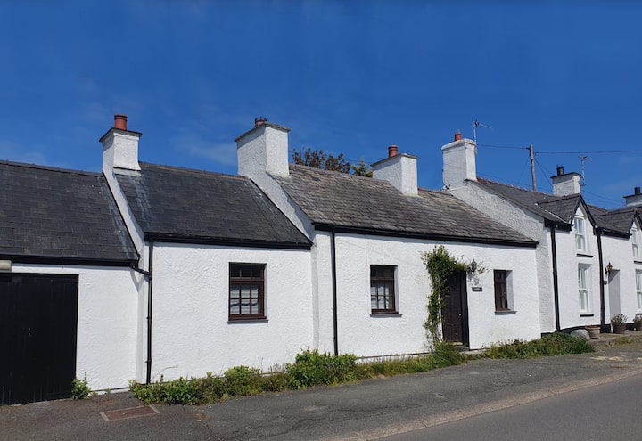 Fisherman’s Cottage By The Beach And Lighthouse - Anglesey