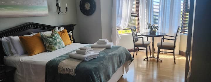 The Woodenleg Guesthouse - Kleinmond