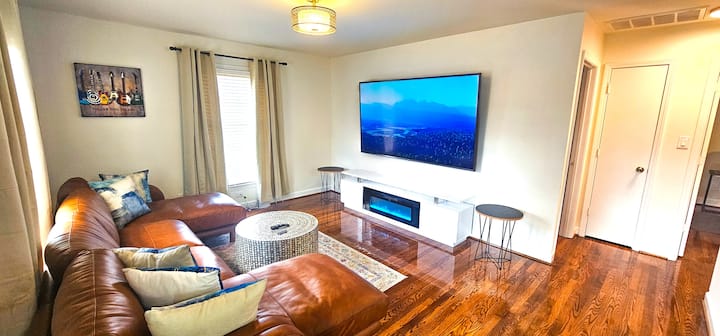 2br Duplex With Massive 86in Tv - Piper Glen Drive – Charlotte