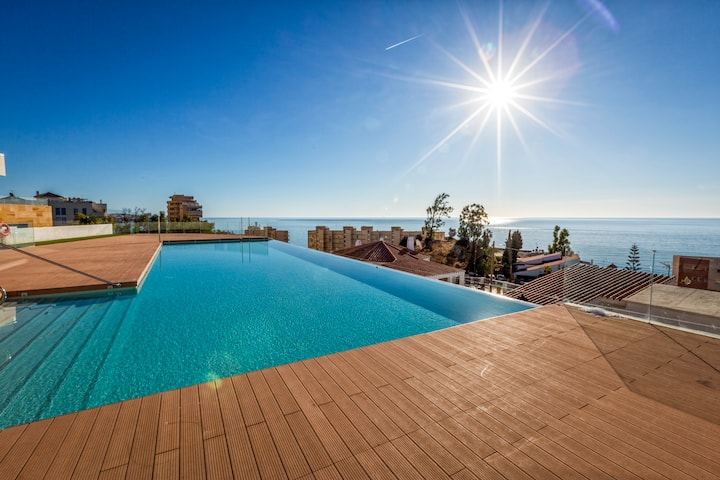 Palm Beach- Pool Access, Private Parking & Comfort - Fuengirola