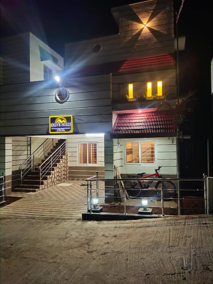 Olive Hills-families Only-first Floor Guest House - Yelagiri