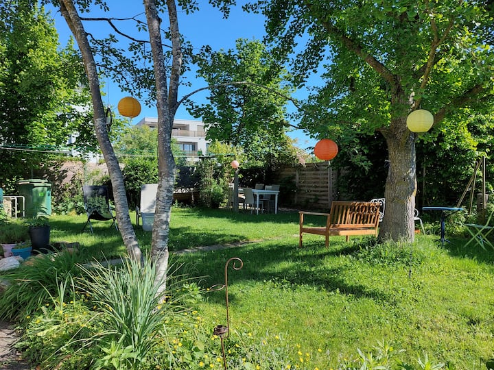 2 1/2 Zimmer Wohnung Mit Parkplatz Und Garten - Berna