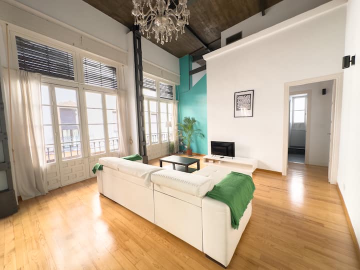 Stylish 1br Central Apt, Ac, Near Top Sights - Camas