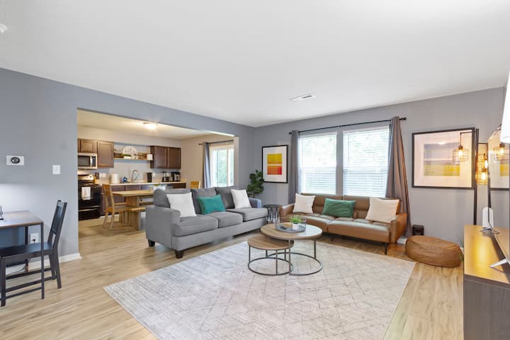 Splendid 4 Bed/2.5 Bath- Near Speedway - Indianapolis, IN