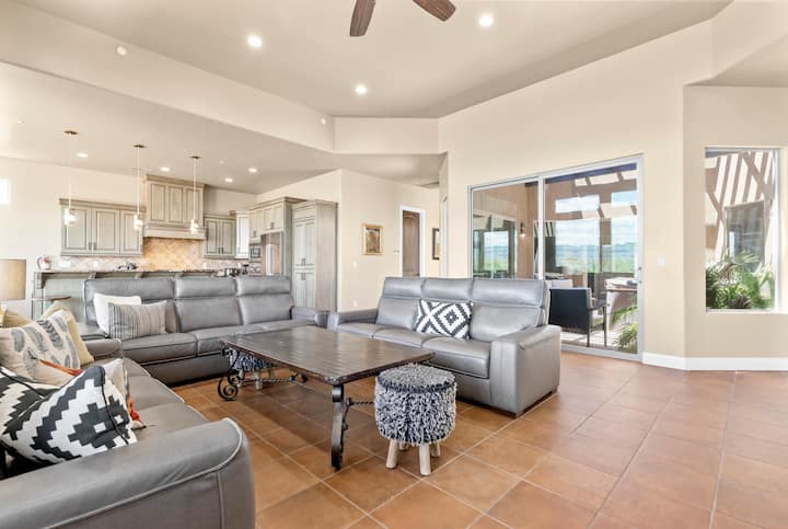 Cactus Rose: Comfort, Games & Stunning Sunrise Vie - Hurricane, UT