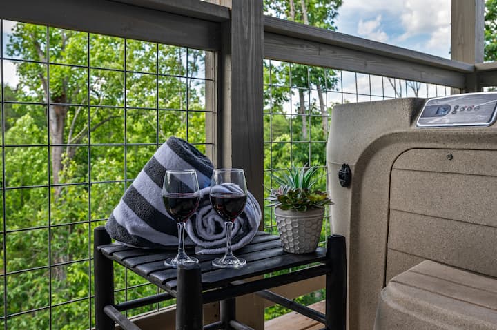 Cozy Cabin Close To Parkway~hottub~king Bed - United States
