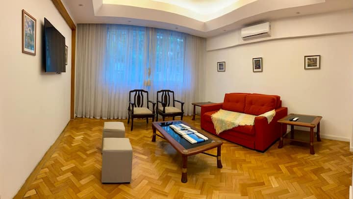 A 100m Da Praia De Copacabana - Copacabana