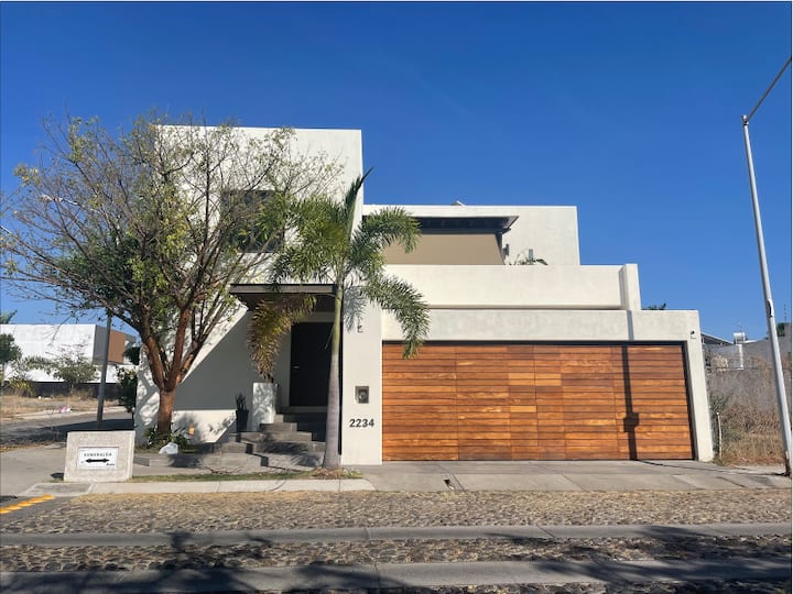 Casa Esmeralda En Colima - Colima