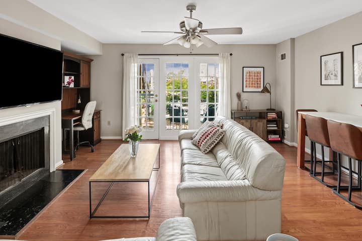 Spacious & Sunny 1br + Patio - Washington, D.C., DC