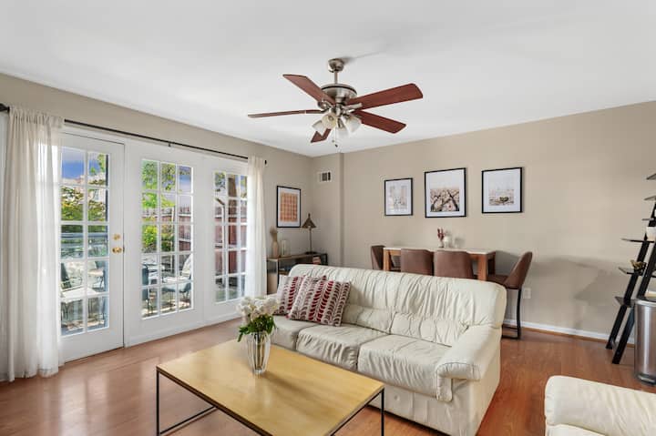 Spacious & Sunny 1br + Patio - Washington Navy Yard, DC