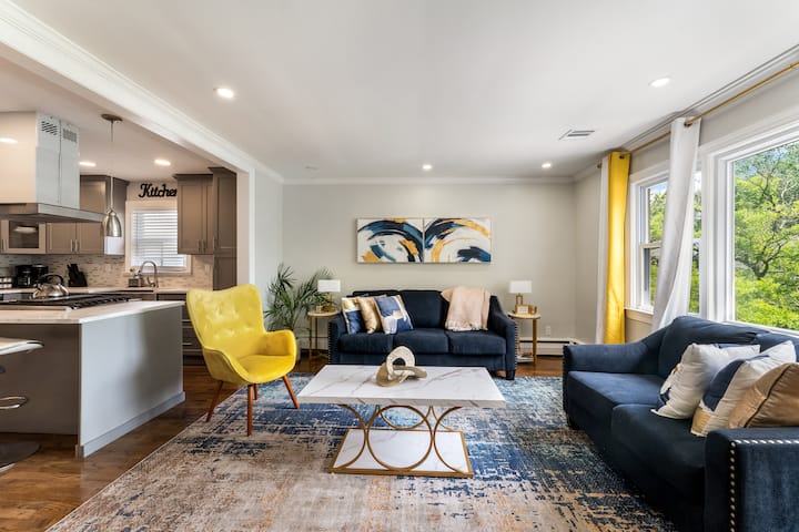 Suburban 3br Stylish Oasis - Elizabeth