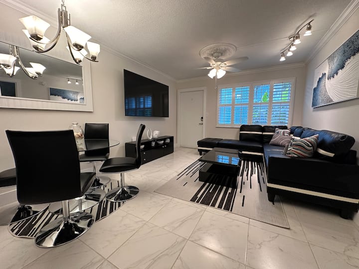 Downtown Condo At Naples Pier Beach - ネープルズ, FL