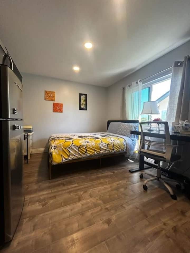 Luxury Room Shared Bathroom - Huntington Beach, CA