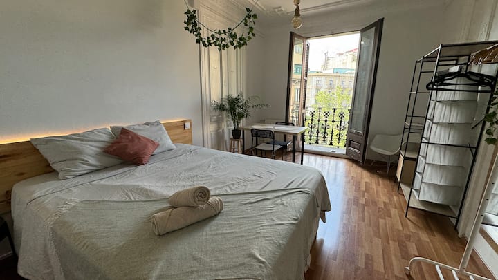 Stunning Room With Private Balcony - Barcelona