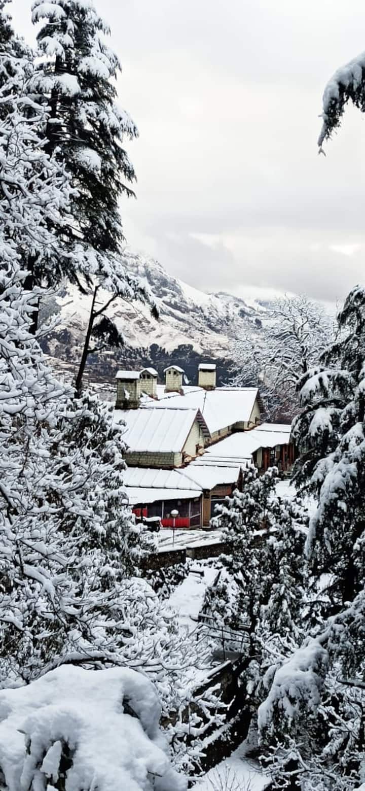 Snow View - 102 Deluxe Family Suite - Chakrata