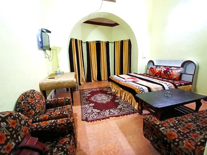 Snow View - 101 Deluxe Family Suite - Chakrata